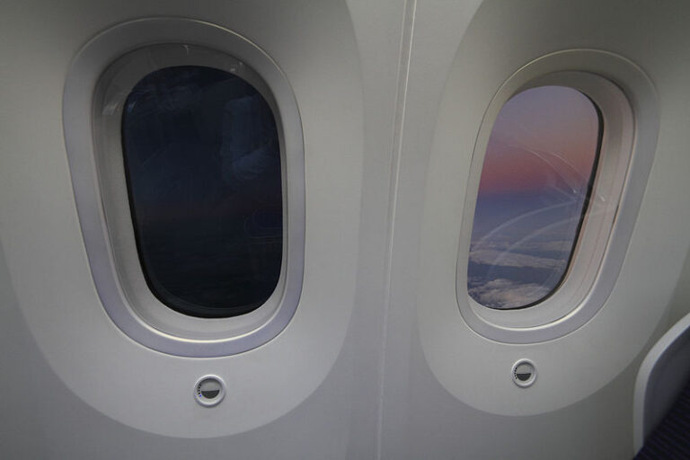 How The Boeing 787 Dreamliner's Dimmable Windows Work - Jetline Marvel